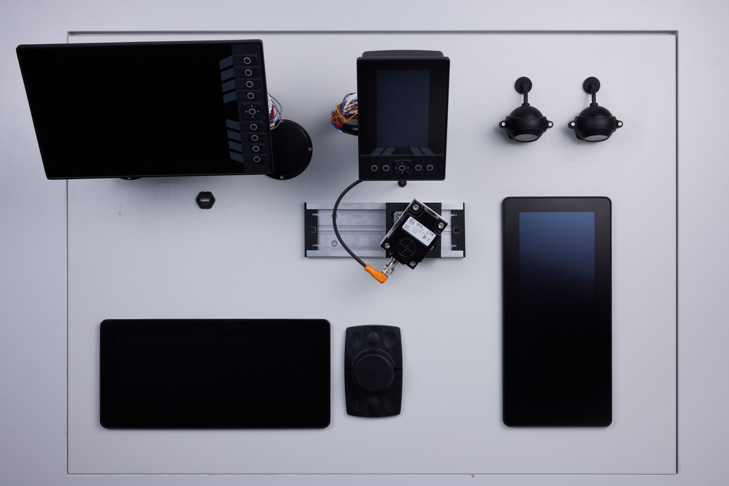 ZF0884 Systems for mobile machines - Displays - ifm Exhibitions