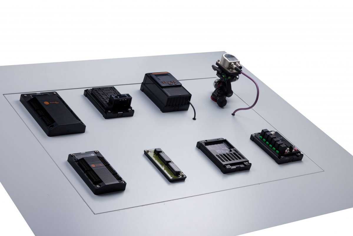 ZF0648 - Systems for mobile machines - Basic controllers + Cabinet controllers - ifm Exhibitions